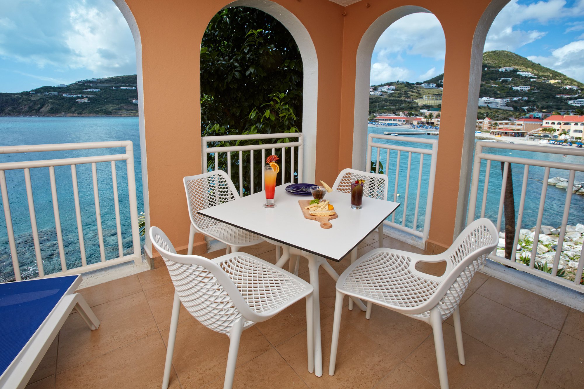 Divi Little Bay / Studio Beachfront Triple - Fléchon Voyages